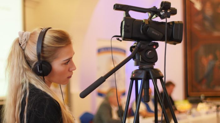 How to Do a Remote Deposition Video Using Zoom - Deposition Academy ...